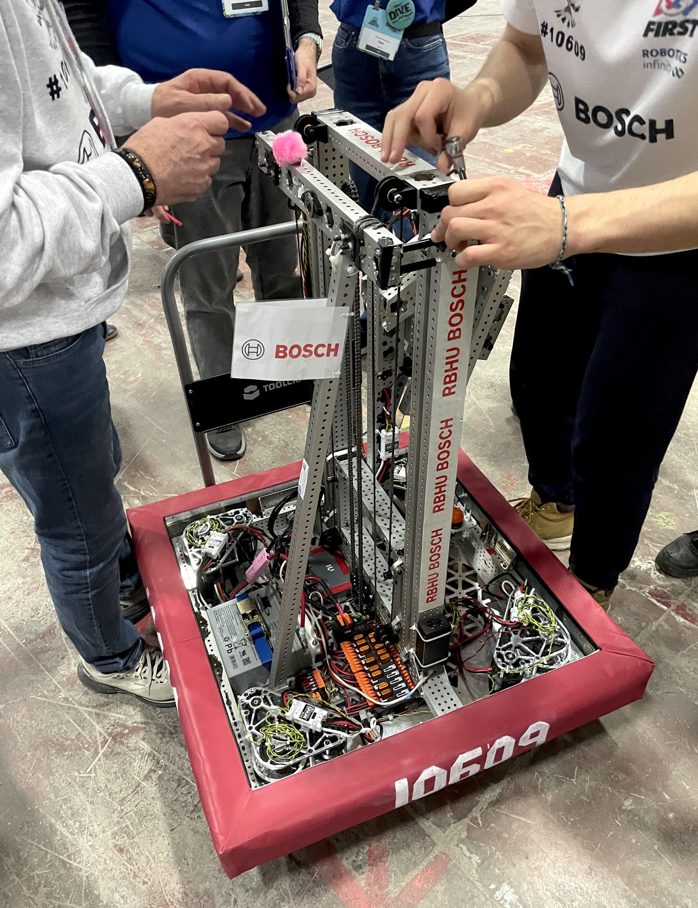 Robotépítésből jeles: magyar diákcsapat a legjobbak között a First Robotics Competition rangos ...